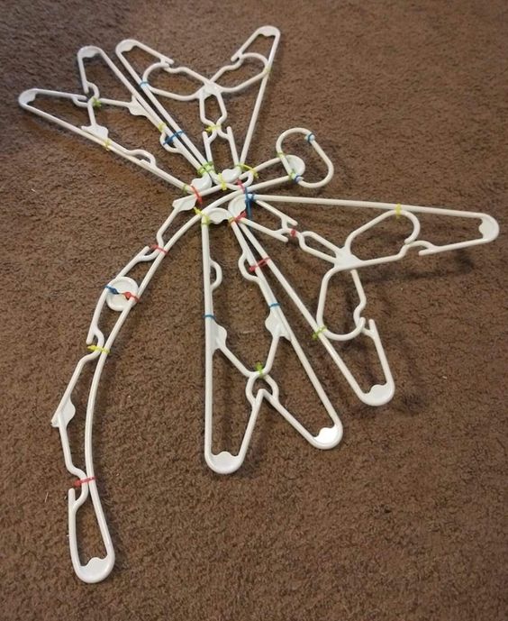 18 Easy DIY Plastic Hanger Ideas For Home Decoration 18 Easy DIY Plastic Hanger Ideas For Home Decoration
